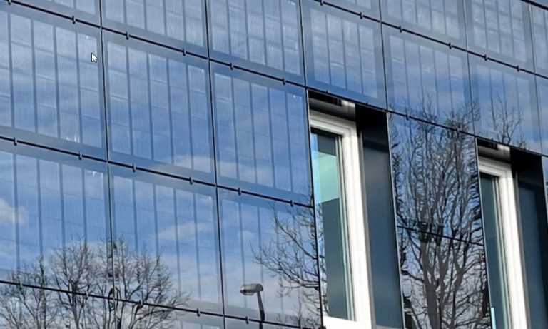 Photovoltaik auf dem Dach und an der Fassade – EYRICH-HALBIG